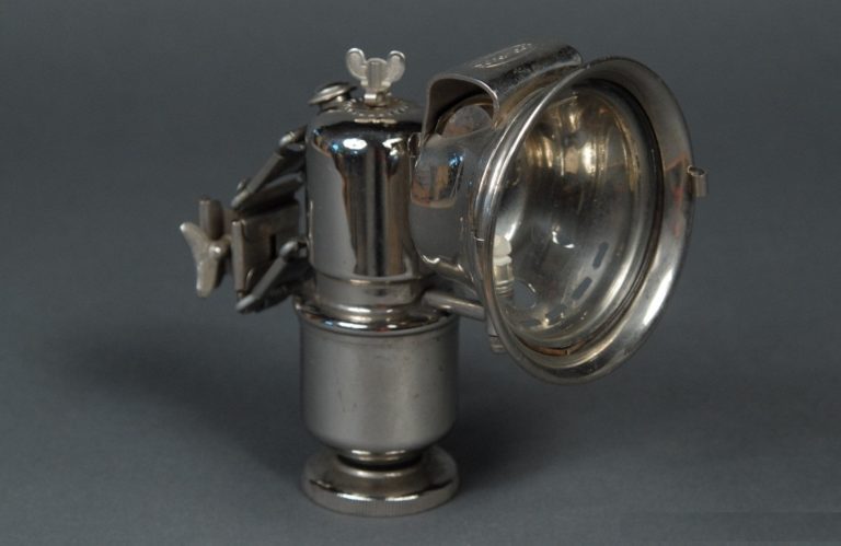 Acetylene lamp - 15 ways to have a vintage experience in these modern ...