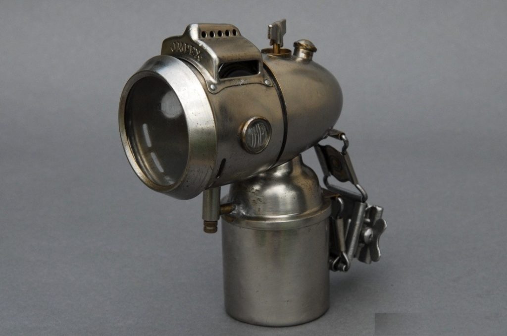 Acetylene lamp - 15 ways to have a vintage experience in these modern ...