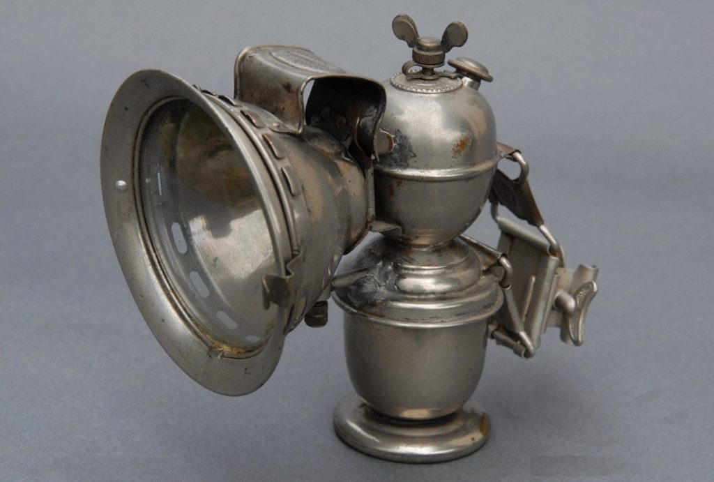 Acetylene lamp - 15 ways to have a vintage experience in these modern ...