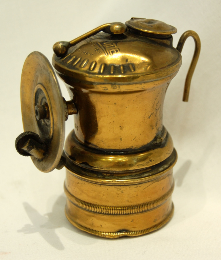 Calcium carbide lamp - 10 reasons to own - Warisan Lighting