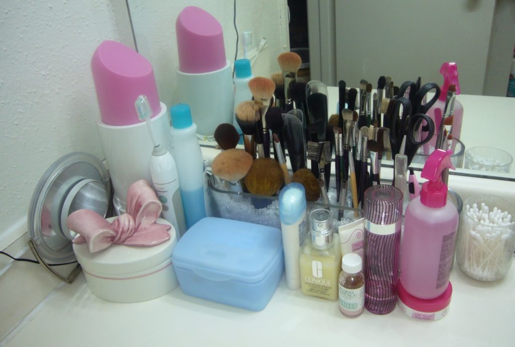 Lipstick lamp - 10 reasons, why you need one! - Warisan Lighting