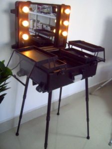 Make up lamp - will spot the smallest imperfections - Warisan Lighting