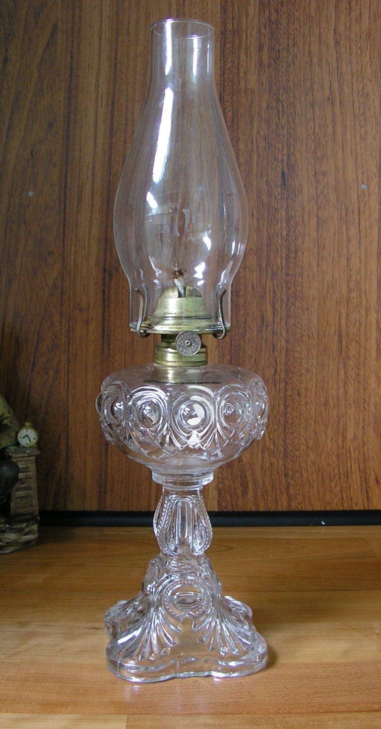 10 reasons to buy Antique oil lamps - Warisan Lighting