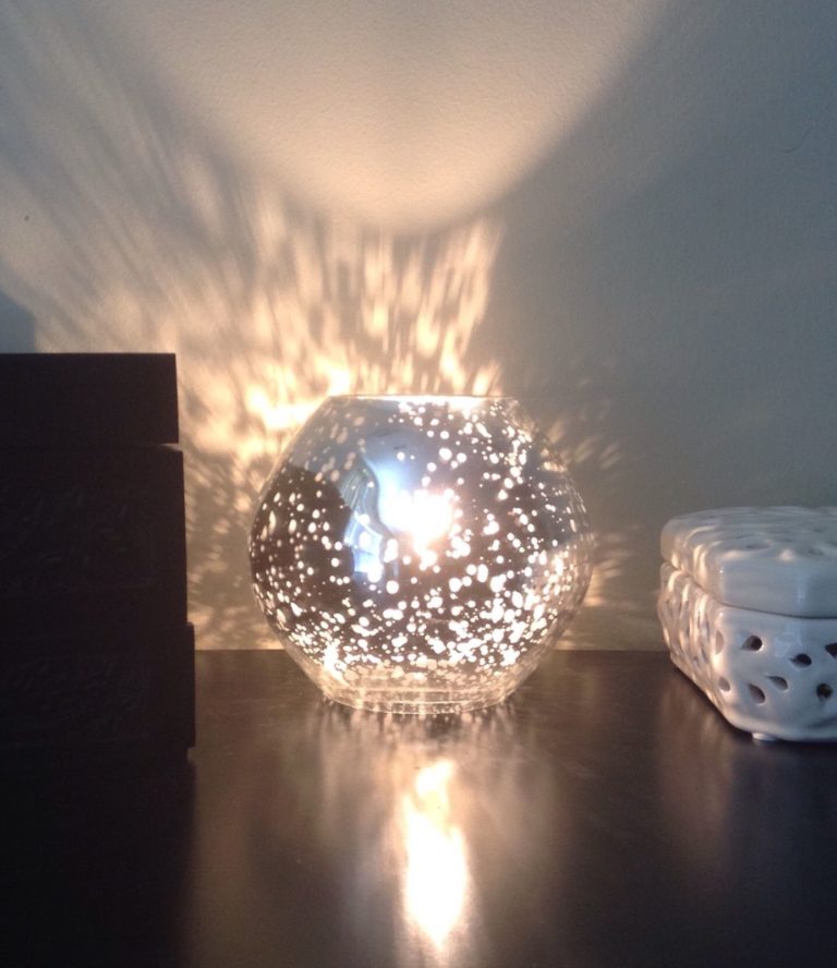 10 reasons to buy Knubbig table lamp - Warisan Lighting