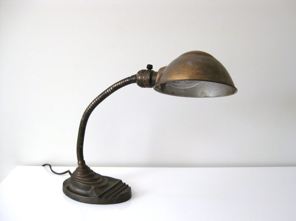 TO 10 Old desk lamps for bedrooms and studyrooms - Warisan Lighting