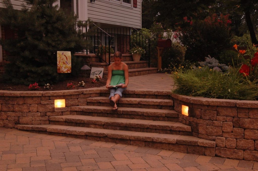 10 Steps For Choosing Retaining wall lights - Warisan Lighting