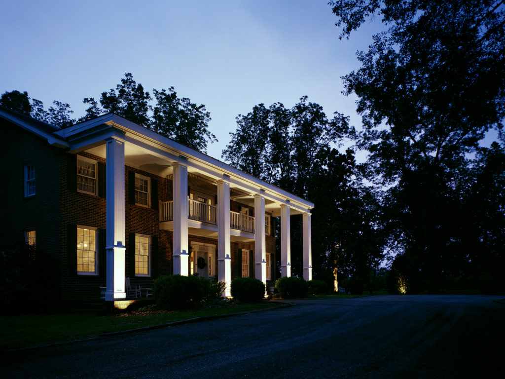 10 adventages of Column lights outdoor - Warisan Lighting