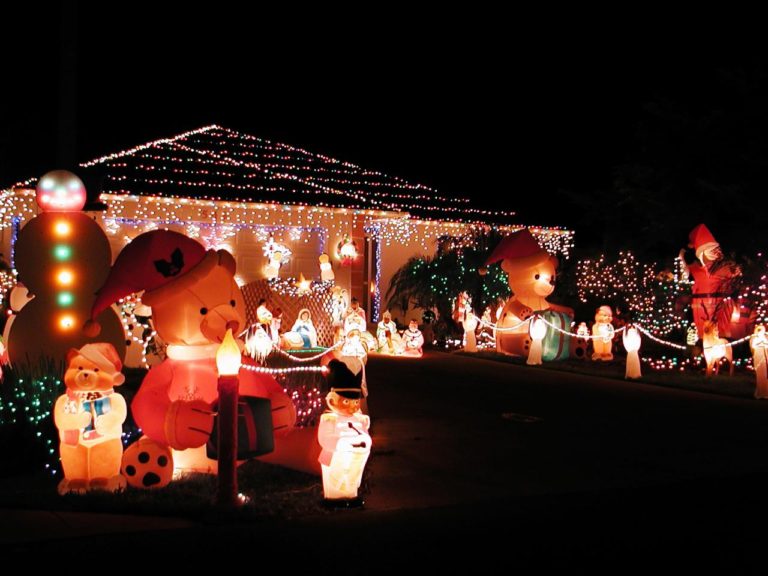 Make Christmas memorable with Giant outdoor christmas lights - Warisan ...