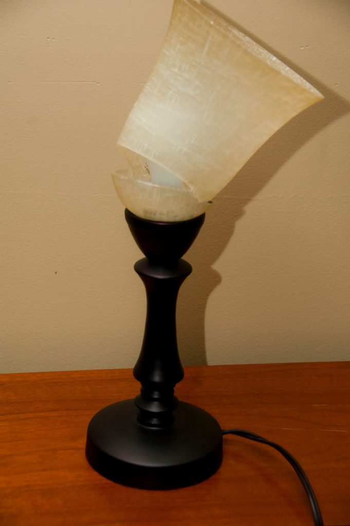 Trendsetting broken lamp - Warisan Lighting